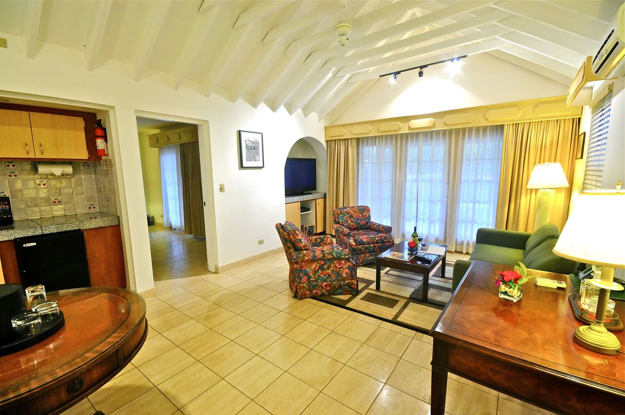 Fourways Inn & Cottage Colony in Paget, Bermuda